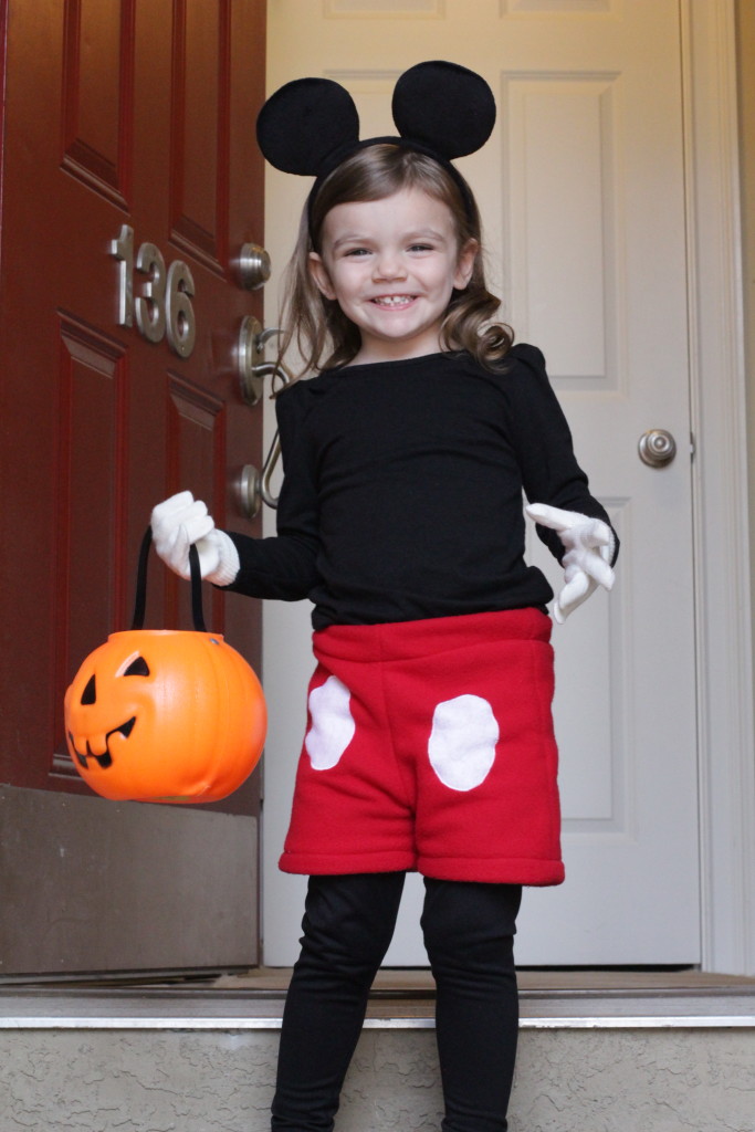 DIY Mickey Mouse Costume - Kellbot!